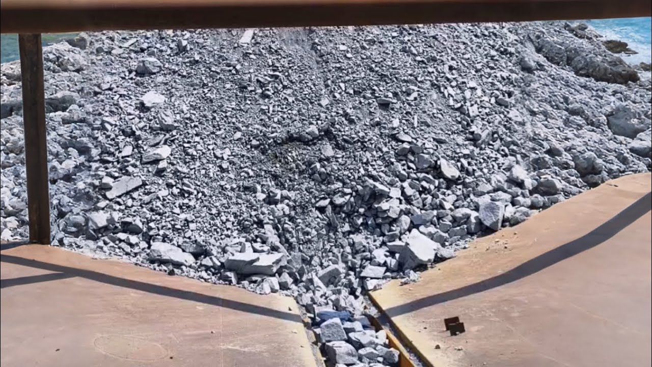 Barge unloading 3200 tons of ore - smooth flow relaxing sound - Vlog of ...