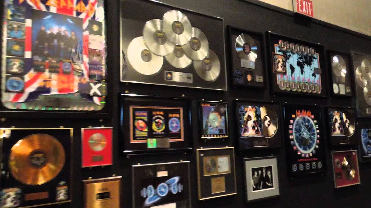 Def Leppard - Awards Display - Viva Hysteria - Hard Rock - YouTube