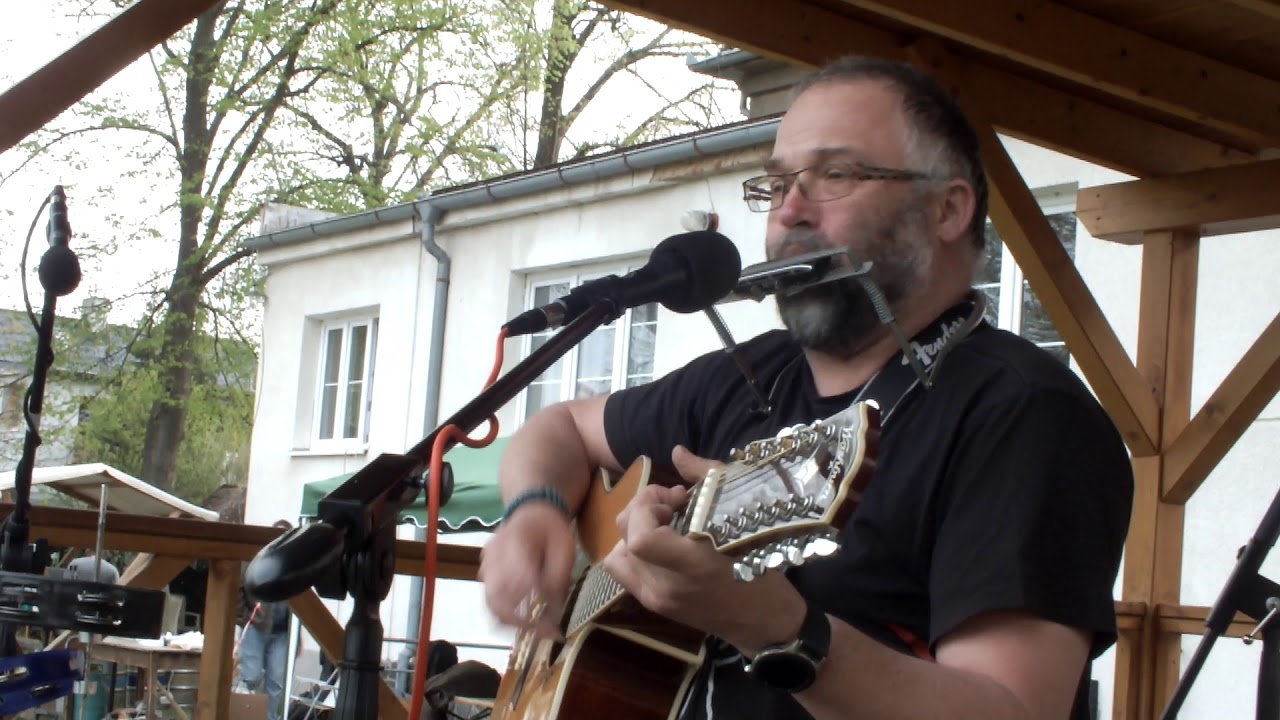 Miki Martin Zábranský živě na Festiválku na klíček - YouTube