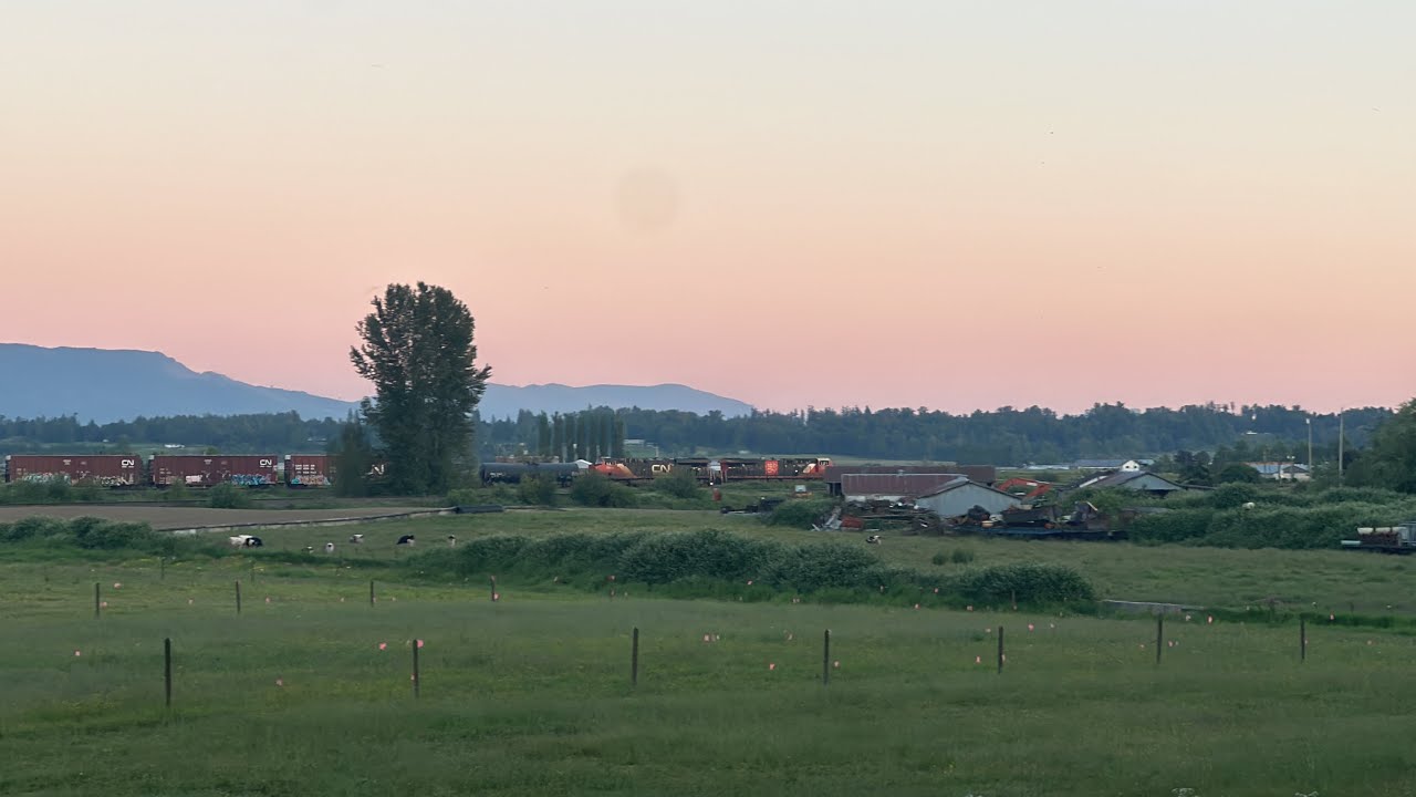 Volcano View!!! CN Mixed Train West @ Matsqui BC Canada 07JUN24 ET44AC ...