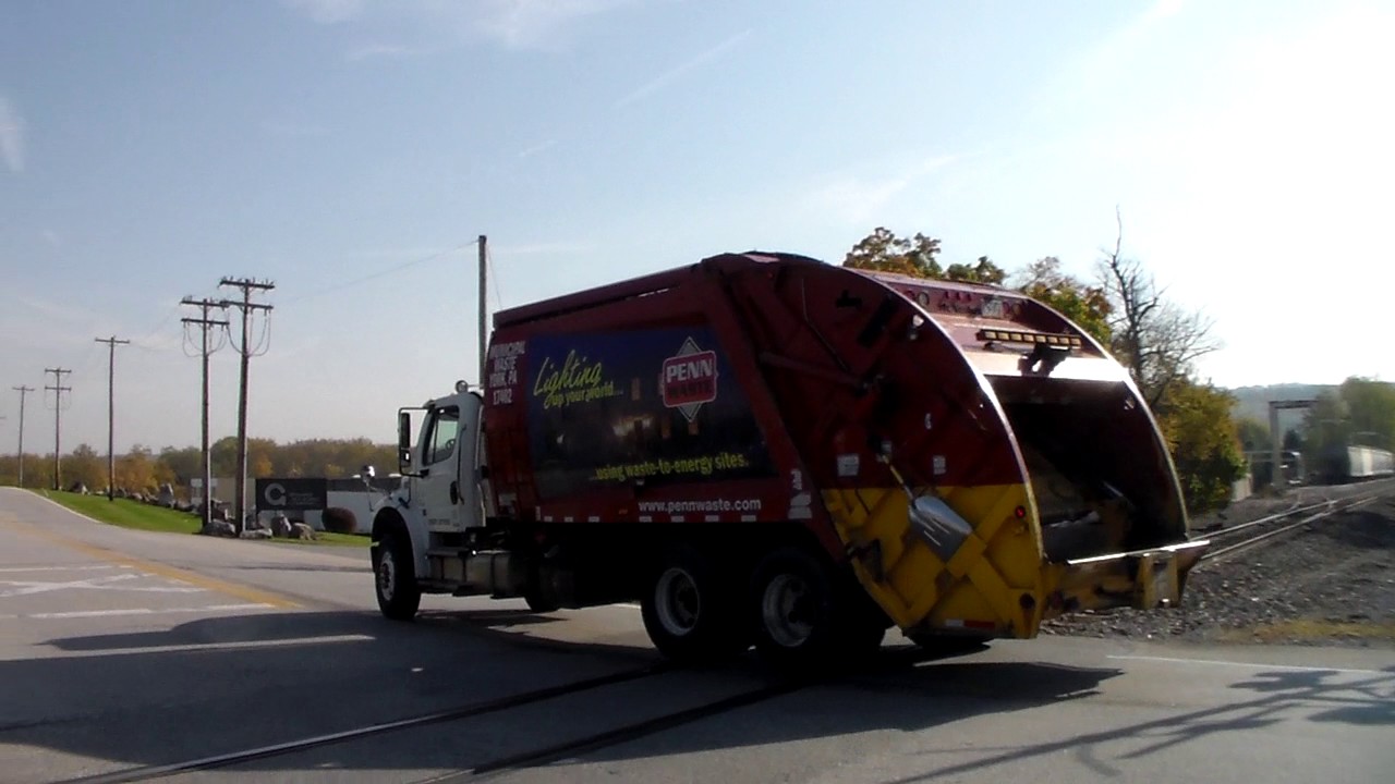 Penn Waste Garbage Truck Meets Another Penn Waste Garbage Truck - 11/2 ...