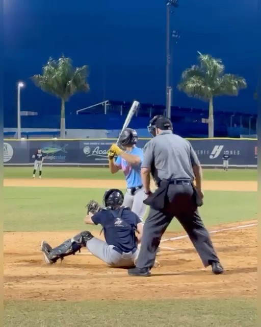 Opposite-field double by Reggie Rodriguez! - YouTube