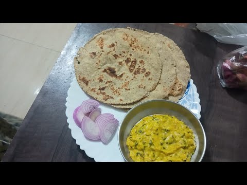 Maharashtrian jhunka bhakri recipe - YouTube