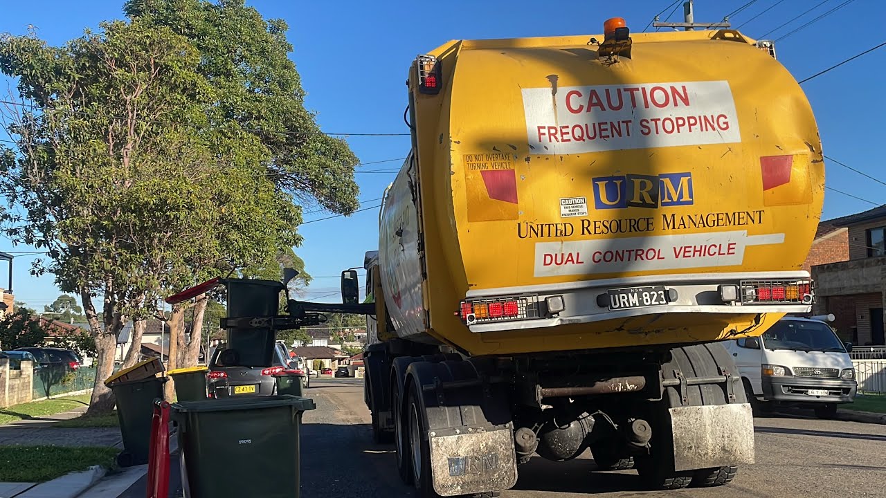 Aussie Garbage Trucks - YouTube