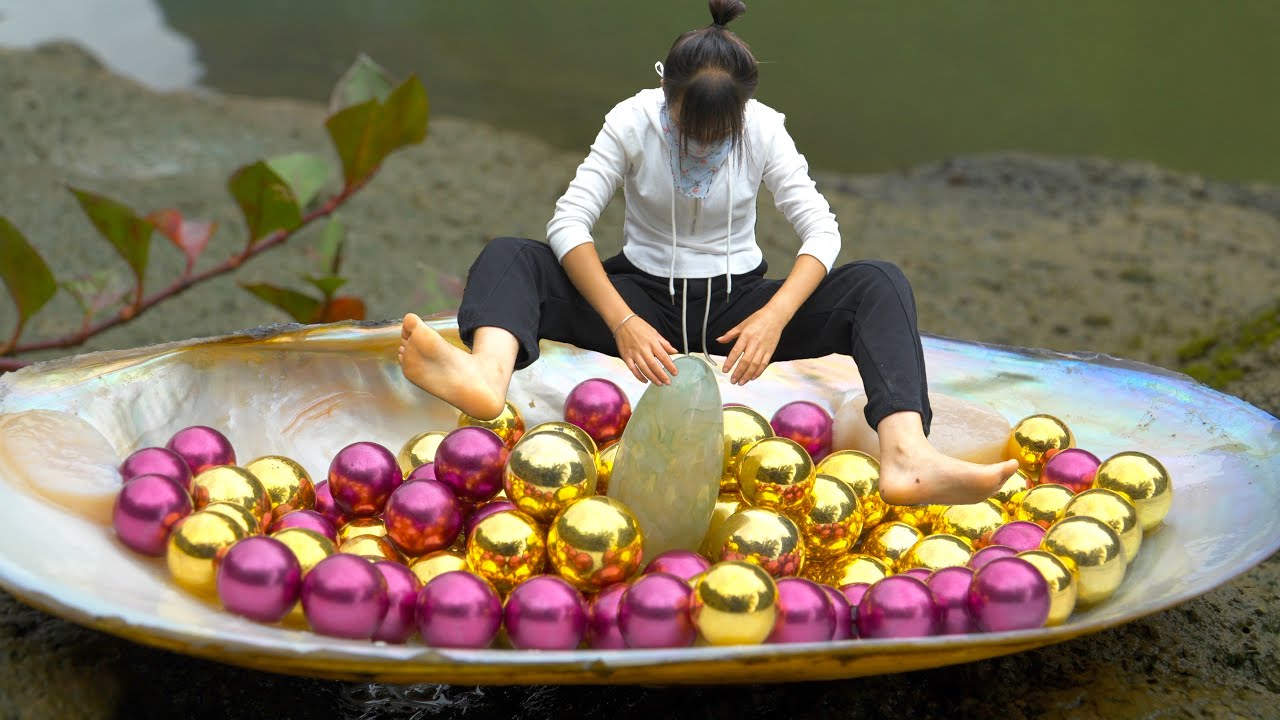 😱🔨 Girl Searching For Pearl Clams In The River Discovering Agate And Many Beautiful Pearls