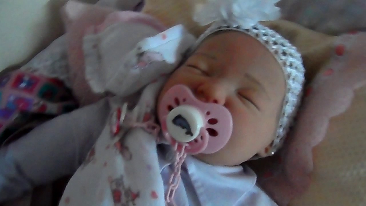 Conhecendo minha bebe Reborn - YouTube