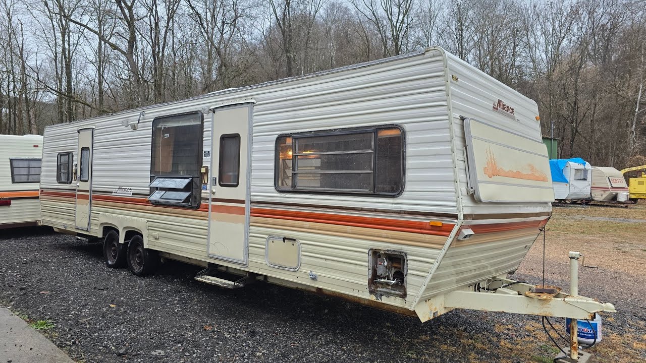FOR SALE - 1986 Aljo Nomad 37 Foot Camper - $1,950 - YouTube