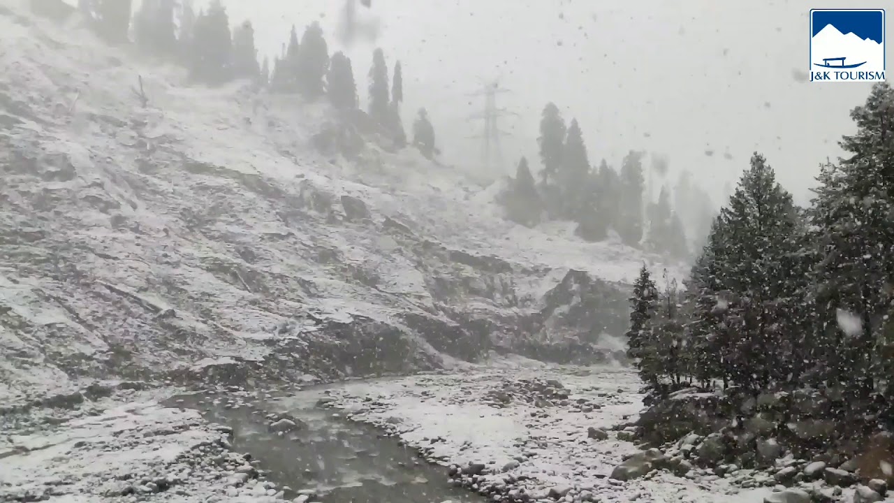 Season's first Snowfall in Kashmir valley. - YouTube