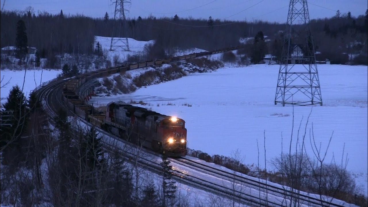 CN Train Spotting HD: Cabin Deck | CN 8005 & 2104 Leads CN 113 At ...