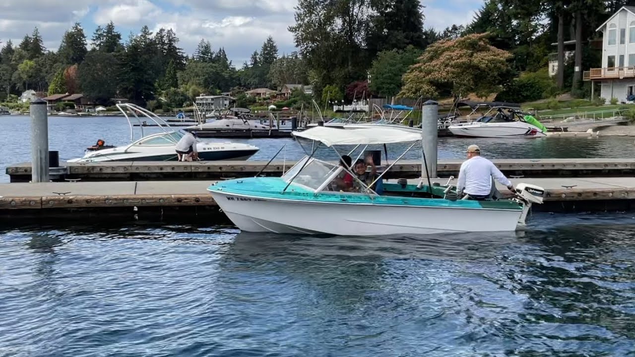 LAUNCHING OUR 17 FOOT BOAT FOR THE FIRST TIME - YouTube