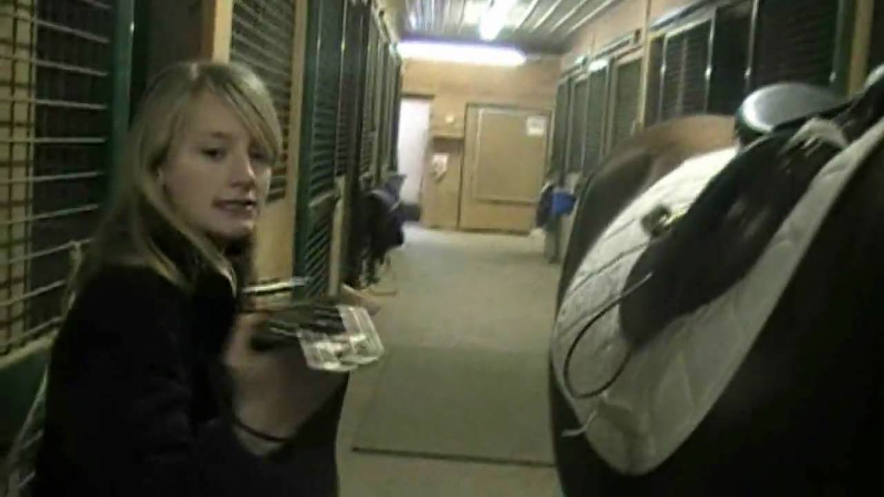 Tacking up Trixie.avi - YouTube