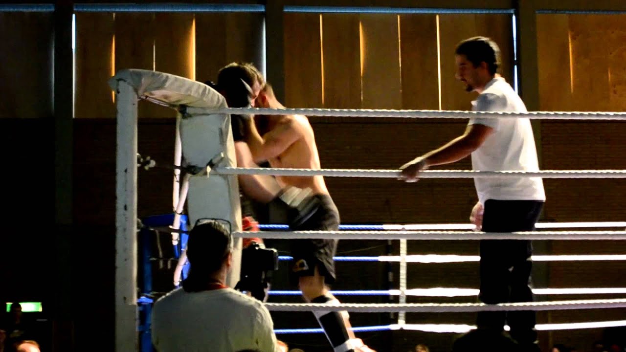 Martino Perracchione vs Euan Muir i Rosengård/Malmö - YouTube