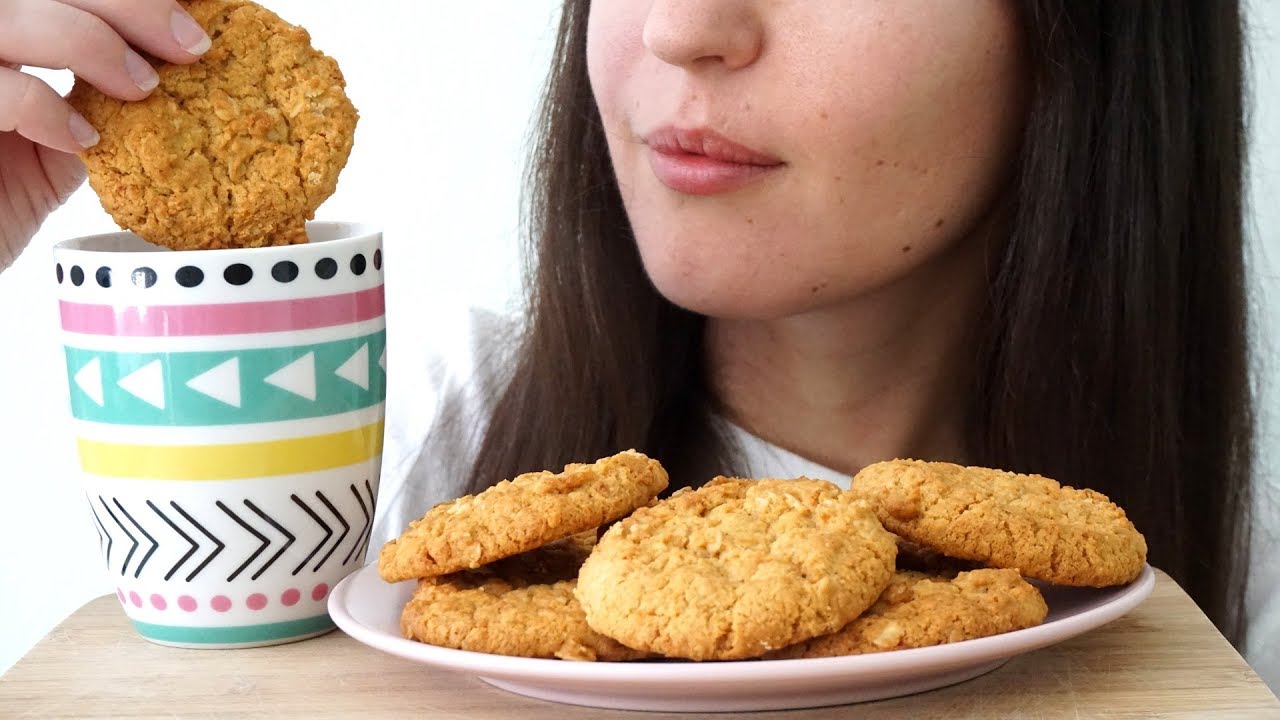 ASMR Eating Sounds: Tea & Biscuits | Chewing & Sipping (No Talking ...