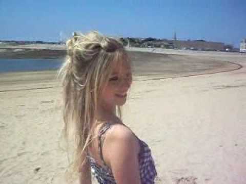 brigitte bardot   sur la plage abandonnée\