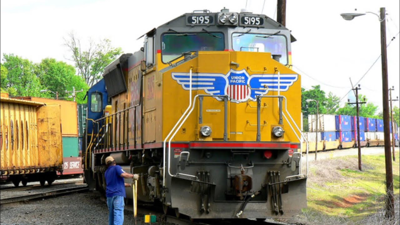 Union Pacific on CSX - YouTube
