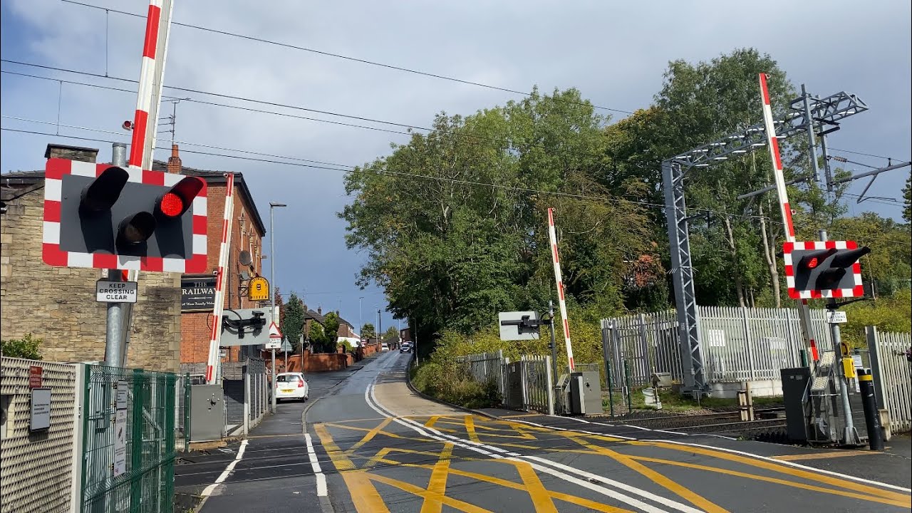 Clayton Bridge Level Crossing, Greater Manchester. (13/09/25) - YouTube