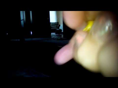 Fıstık minişle oynarken