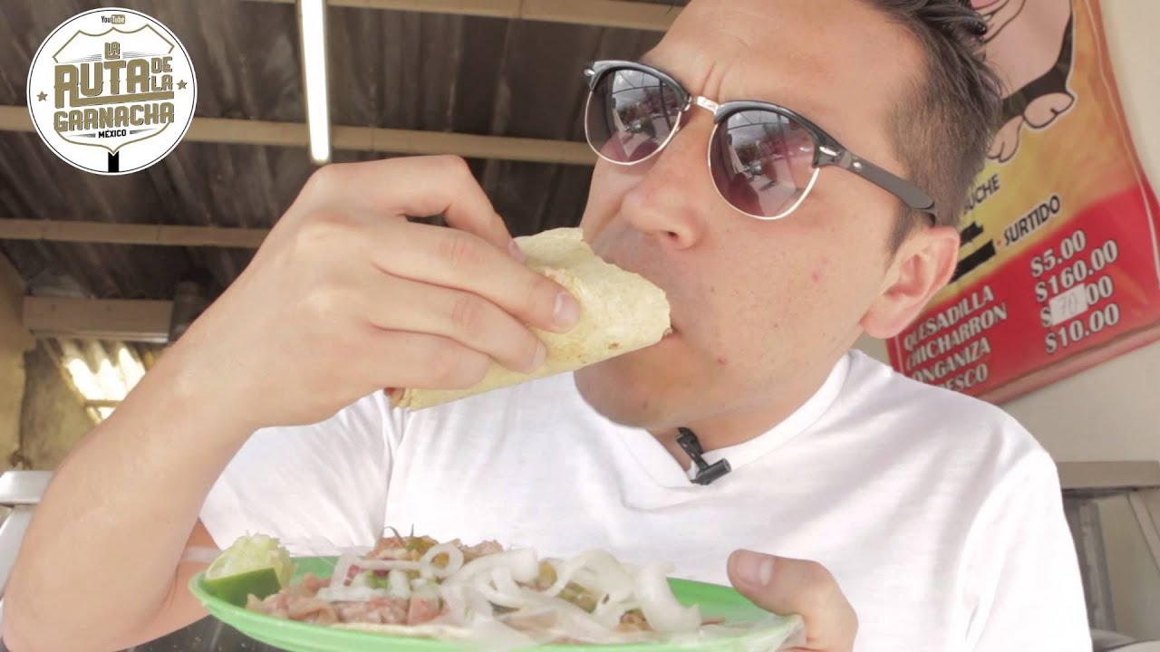 Tacos de carnitas en Frituras Roy - YouTube