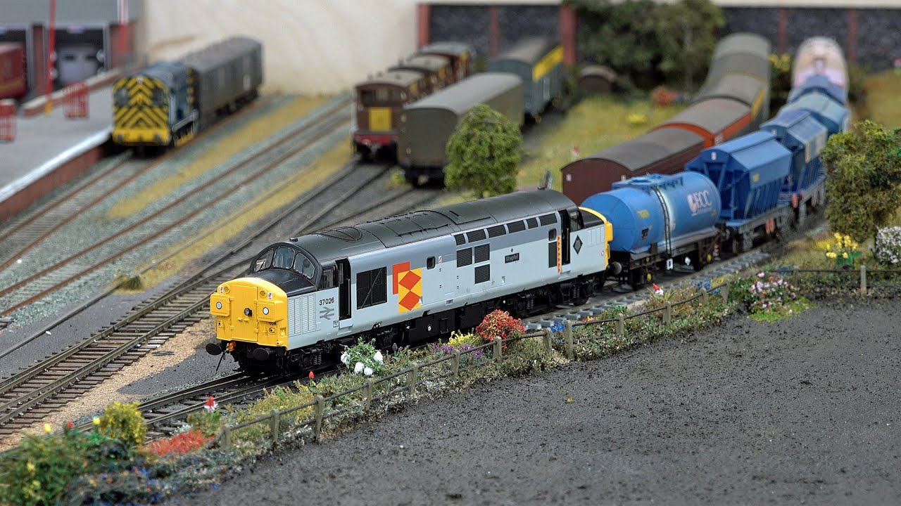 Accurascale ACC231037026 Class 37/0 - 37026 "Shapfell" - YouTube