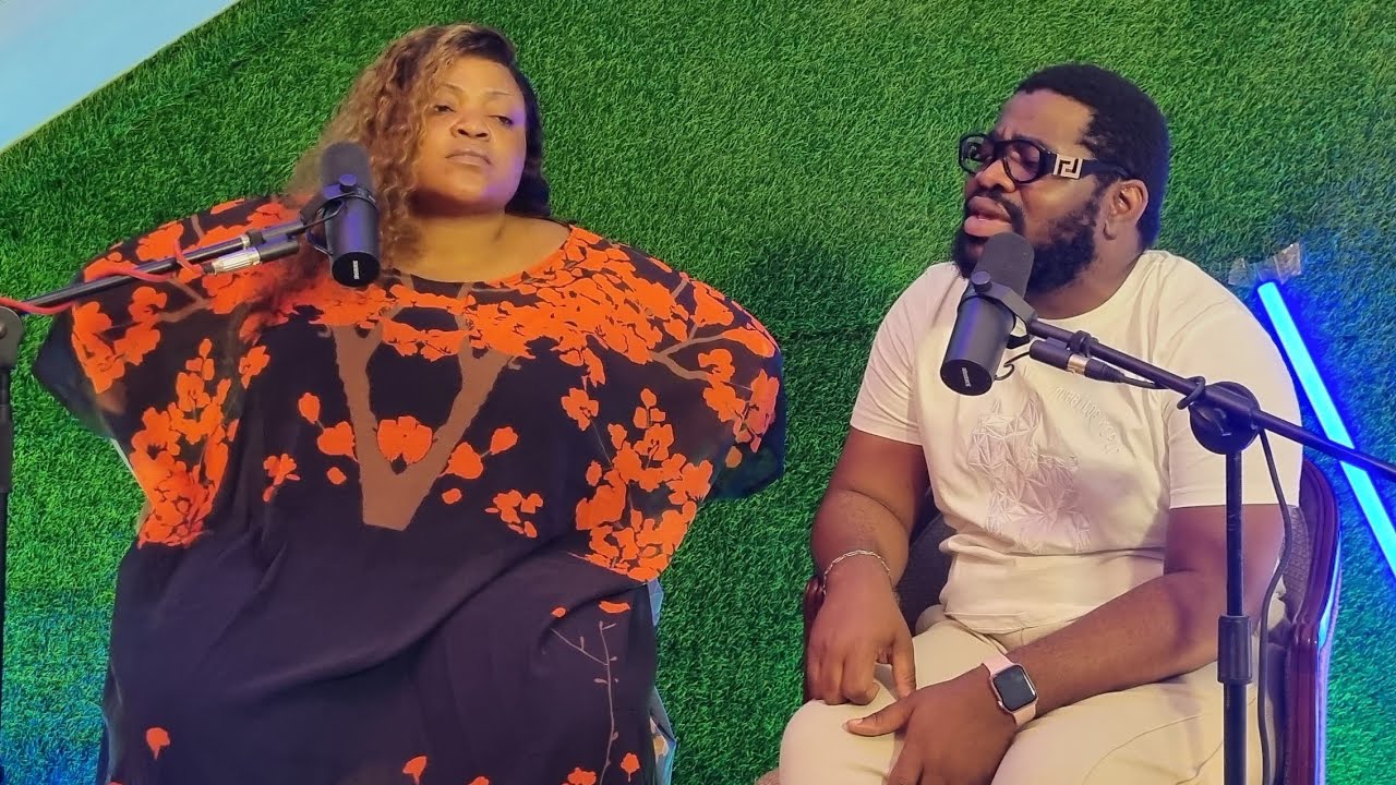 Fr Emmanuel Musongo et la Sœur Eunice Manyanga dans medley yaweh sala ...