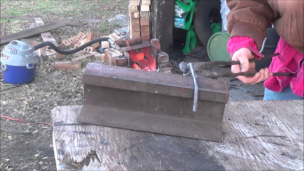Beginner blacksmith project "Key to the city" - YouTube