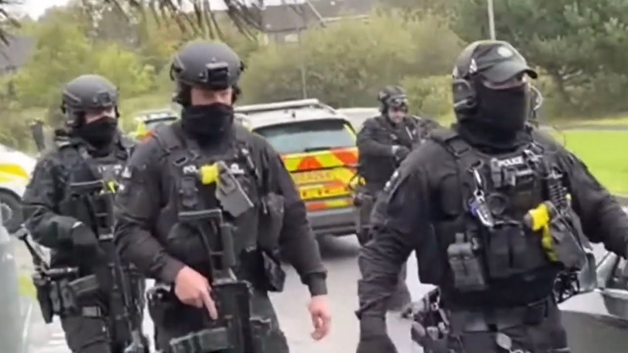 SERGEANT LEFT FIREARM IN OPEN POLICE CAR PSNI #police #cops #psni #law ...