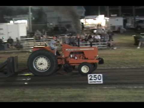 Allis 210 pulling at Ottawa, IL - YouTube