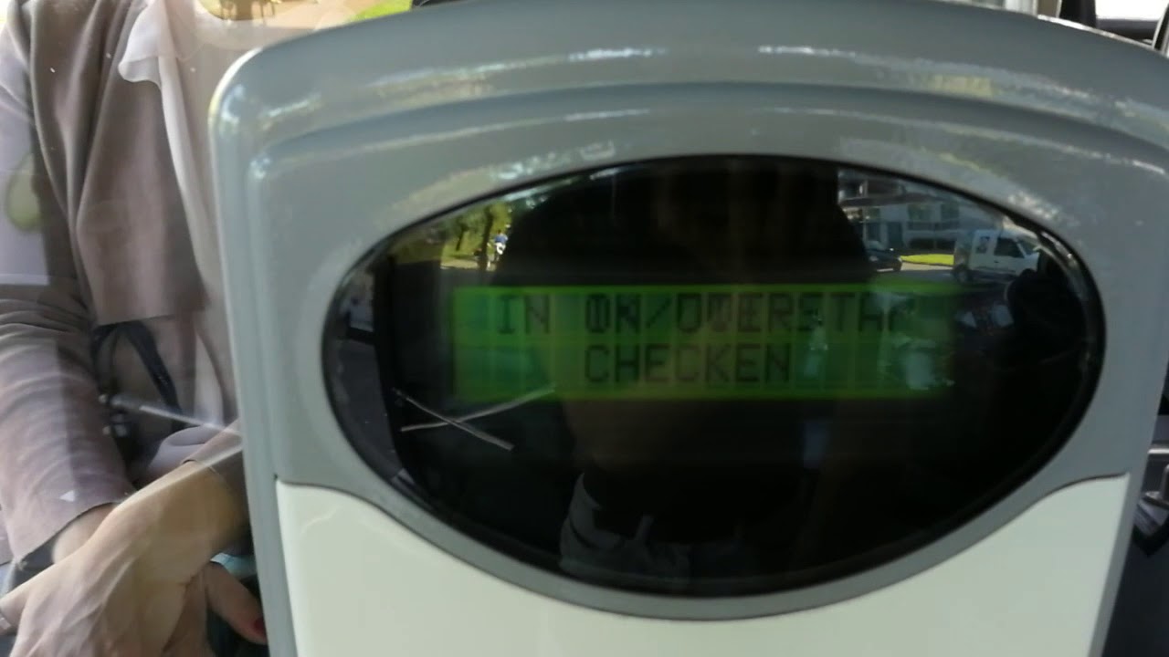 Met de ov-chipkaart in de bus inchecken! - YouTube