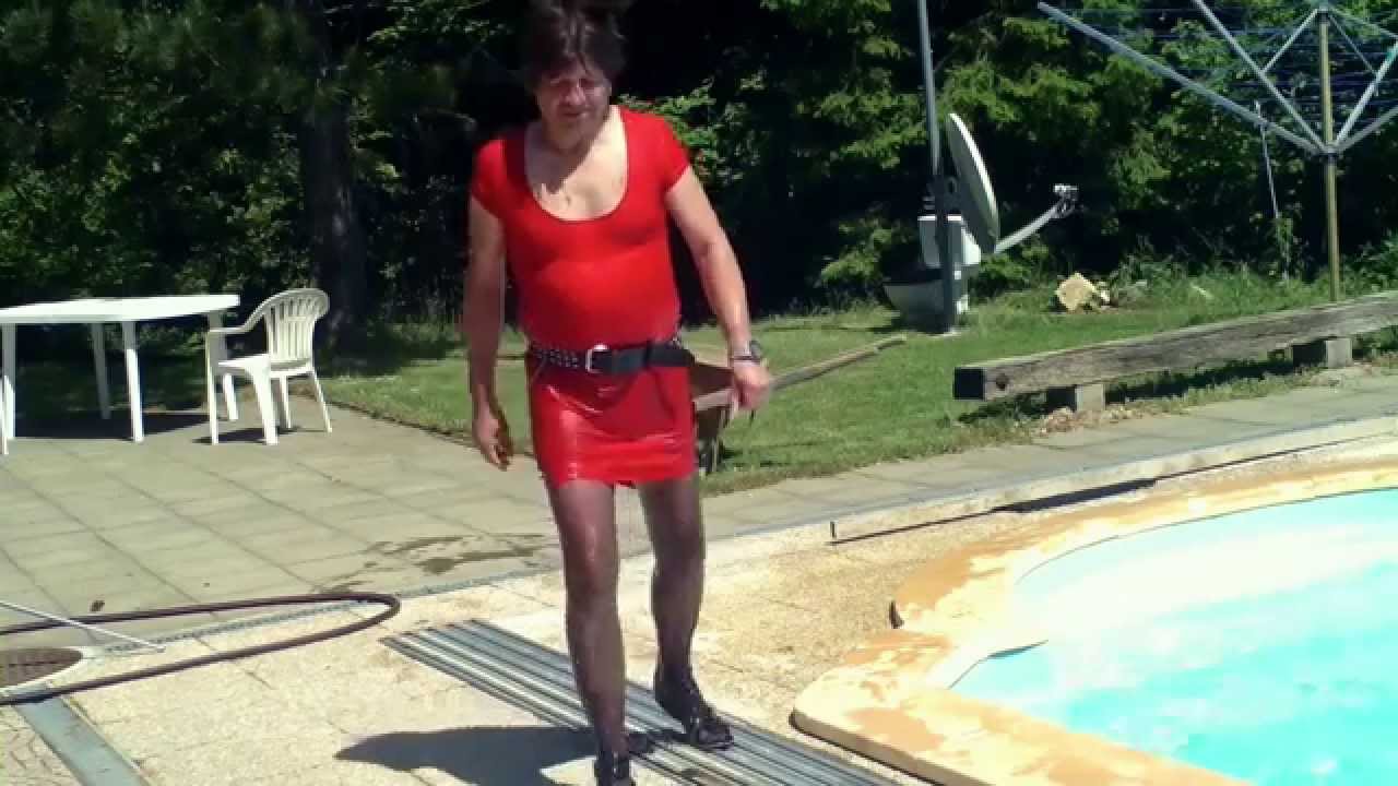 Mit den Kleidern im Pool schwimmen und duschen - YouTube