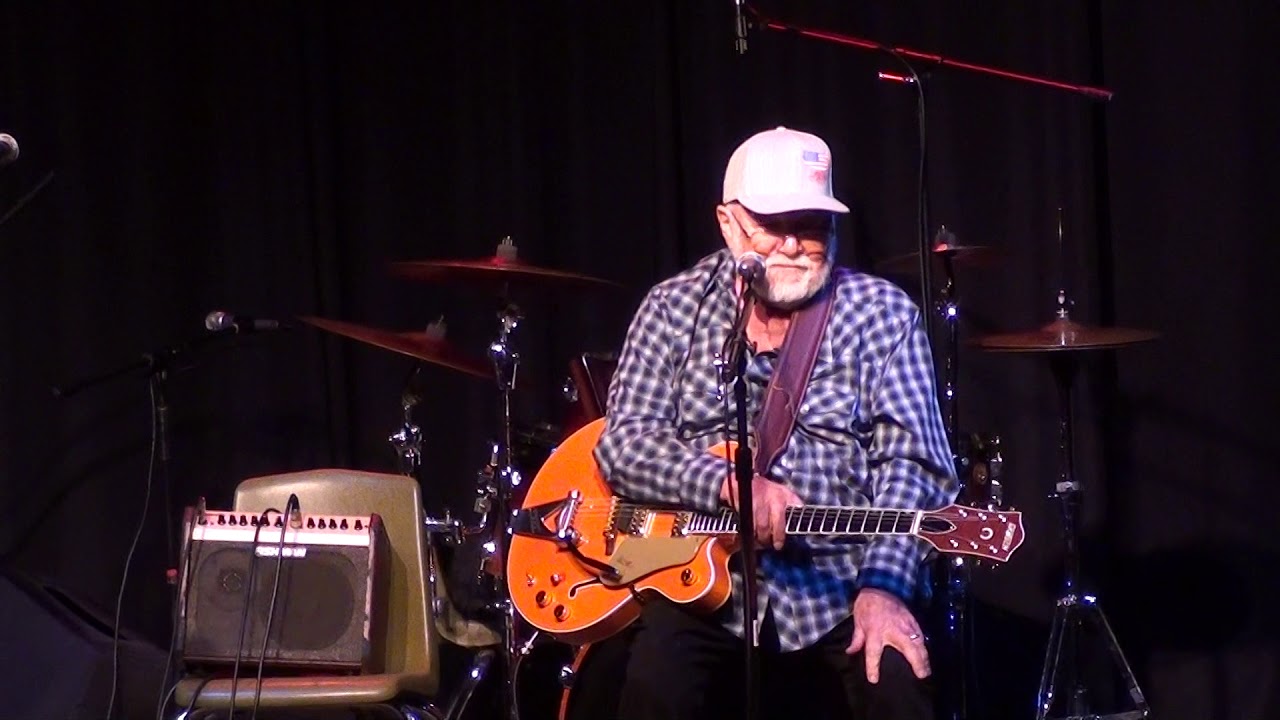Bobby Gibson talking about his career and picking a few tunes. - YouTube