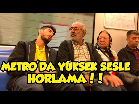 METRO'DA YÜKSEK SESLE HORLAMA DENEYİ !! (ÇILDIRTTIK)
