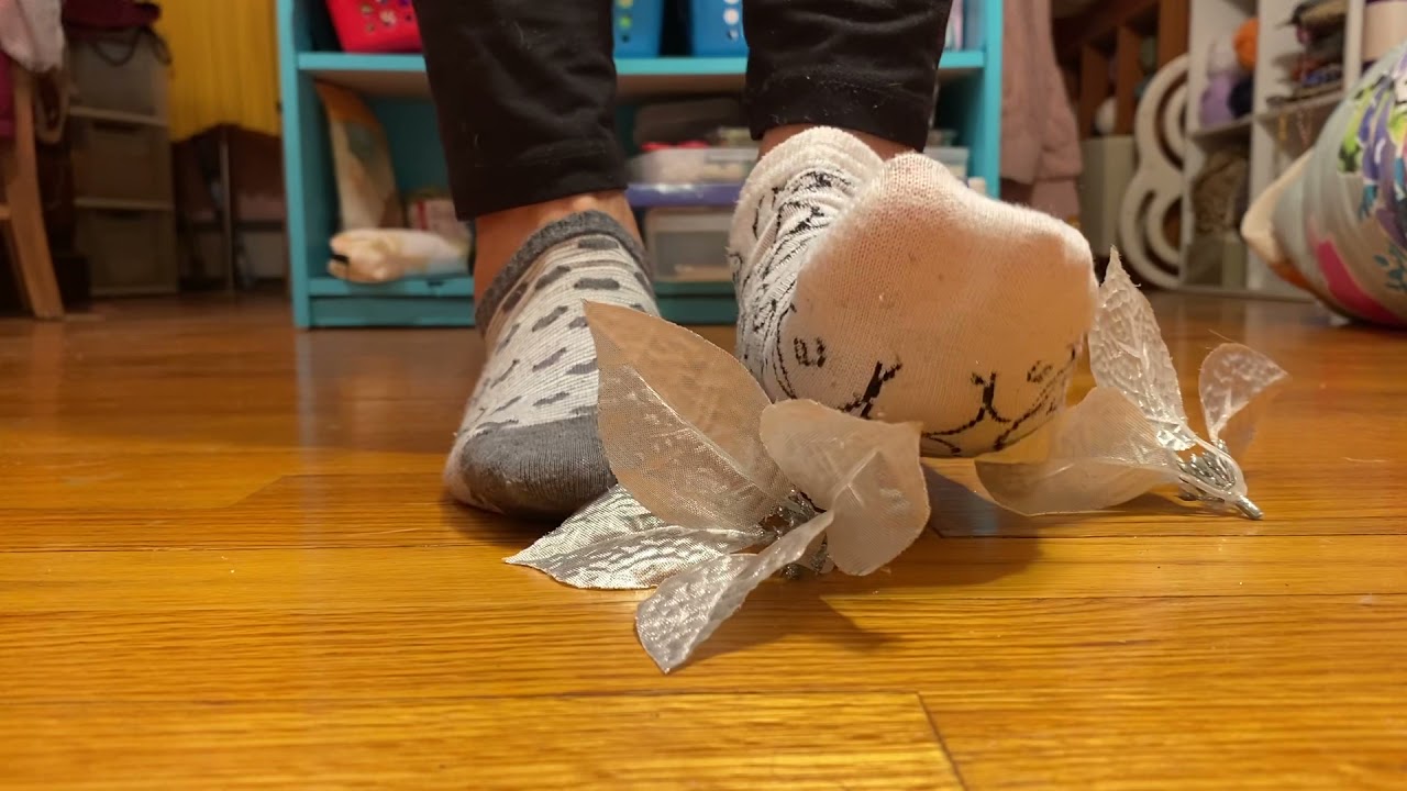 ASMR Intense/Socks Not Matching/Feet’s Crushing Flowers/Sleep Triggers ...