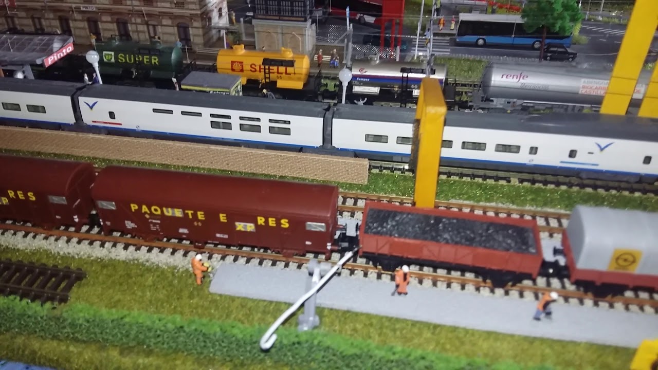 locomotora Renfe 303 diesel de maniobras, escala n - YouTube