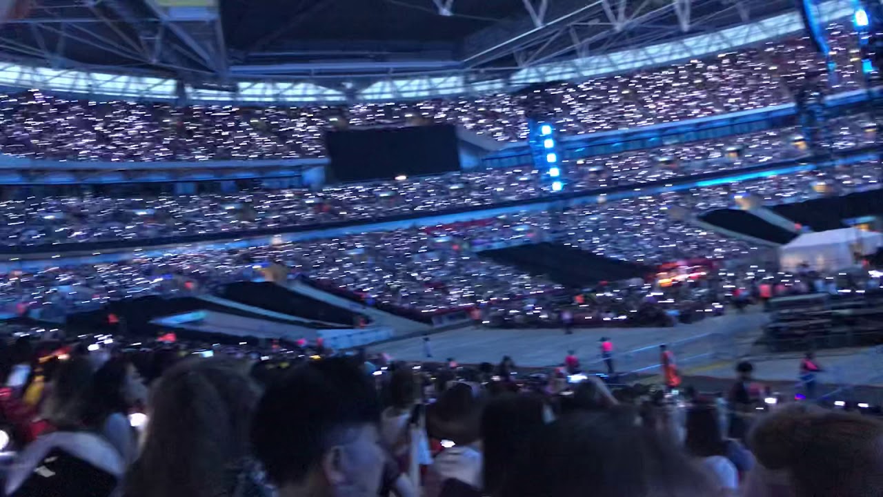 010619 Army Bomb Wave @ BTS 방탄소년단 Speak Yourself: Love Yourself Tour in ...