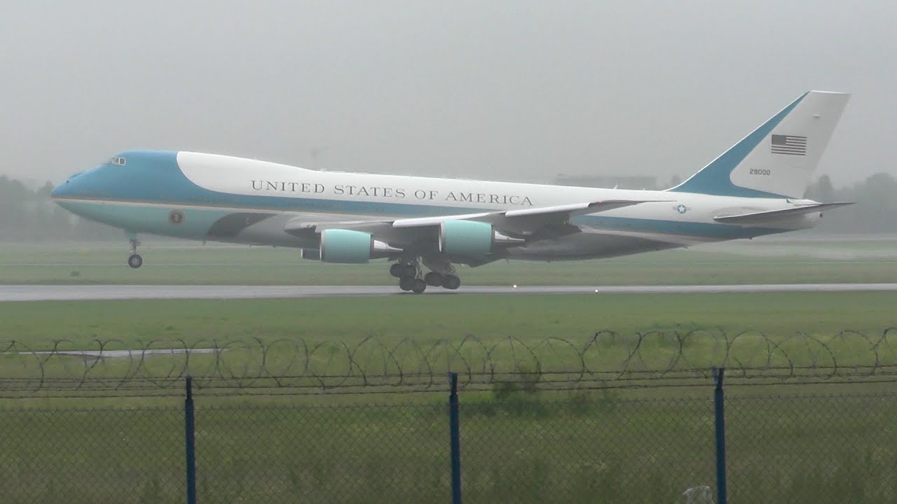 USAF - Boeing VC-25A (Air Force One) - landing at Warsaw Okecie (1080p ...
