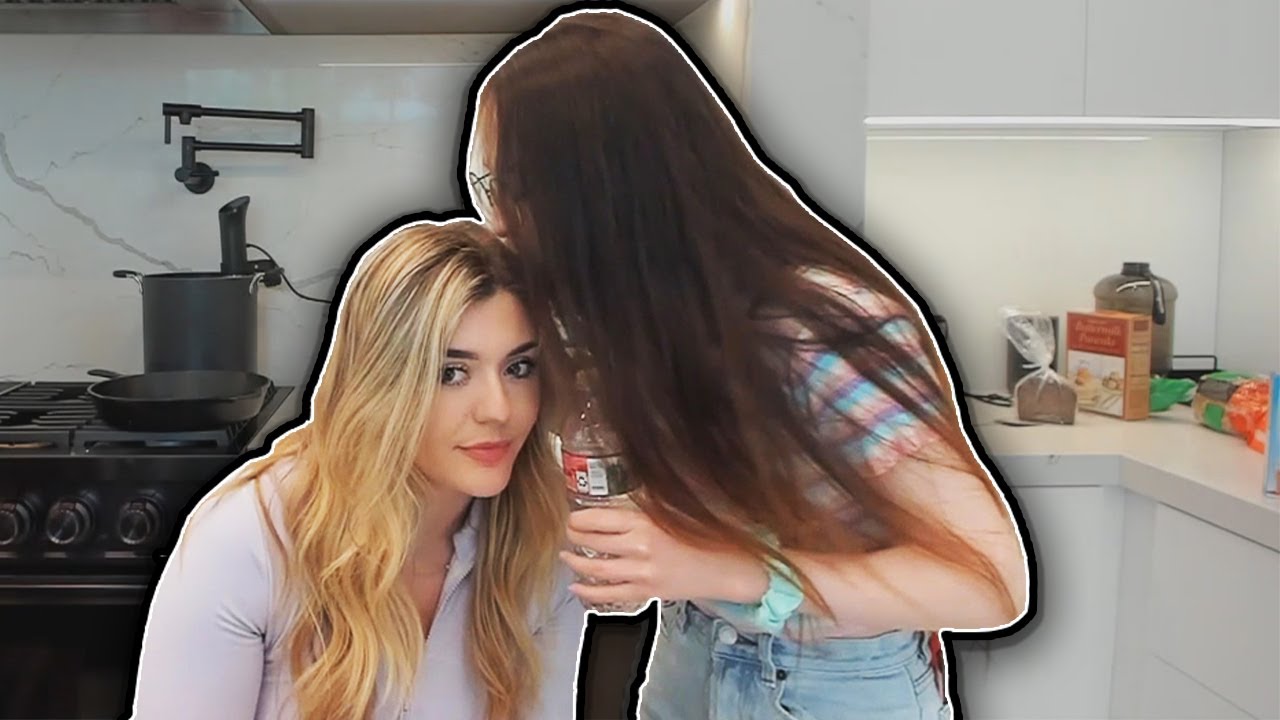 TinaKitten Kisses Brookeab on the Cooking Stream - YouTube