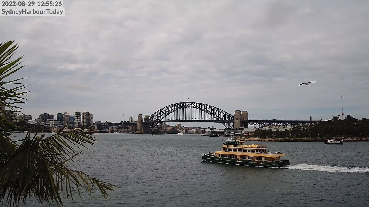 Last throes of winter on beautiful harbour? Sydney Harbour Bridge ...