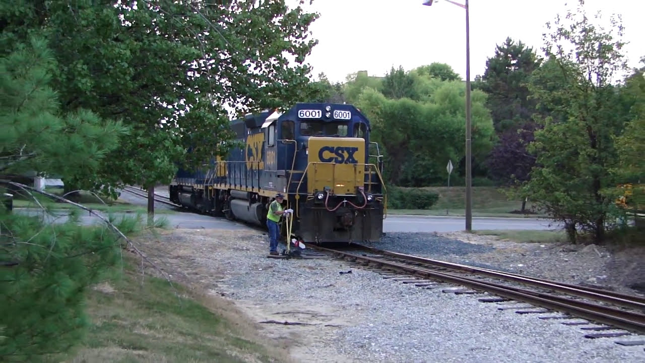 2 CSX EMD GP40-2's Working on the Dorsey Spur - YouTube