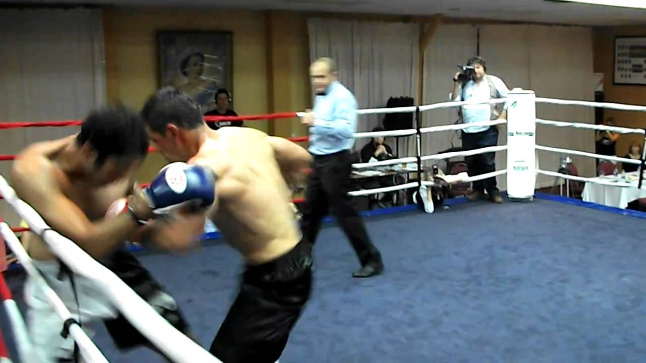 Malaysia's pro boxer Muhammad Meeraj vs Don Giles(nz) rd 5 - YouTube