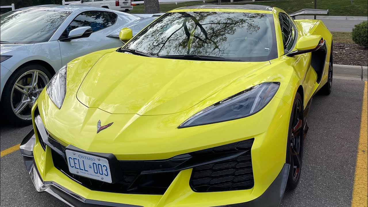2023 CORVETTE Z06 IN ACCELERATE YELLOW IDLE AND EXHAUST SOUND!!! (LOUD ...