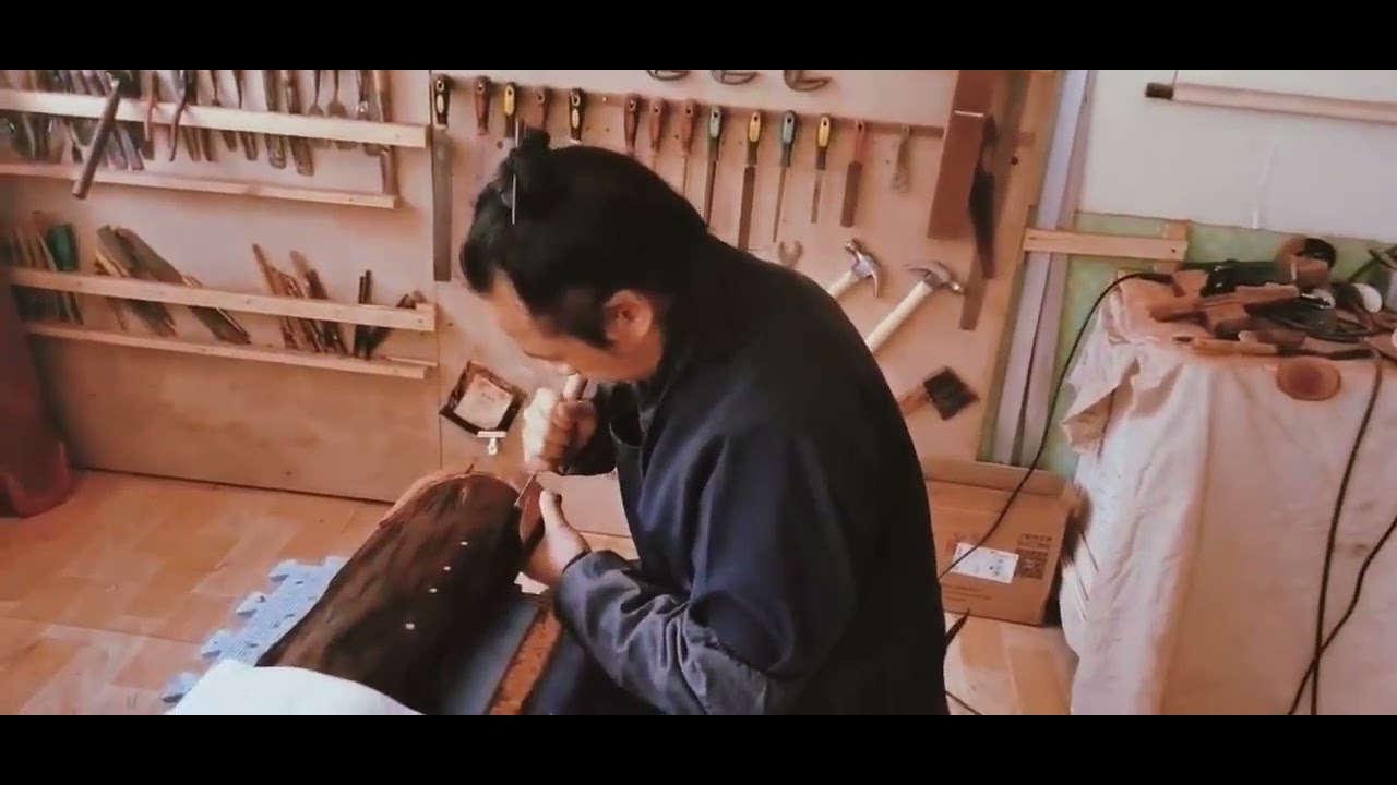 Master Chen Lizhen is making a Guqin / 陳理真大師正在製作古琴 ! - YouTube
