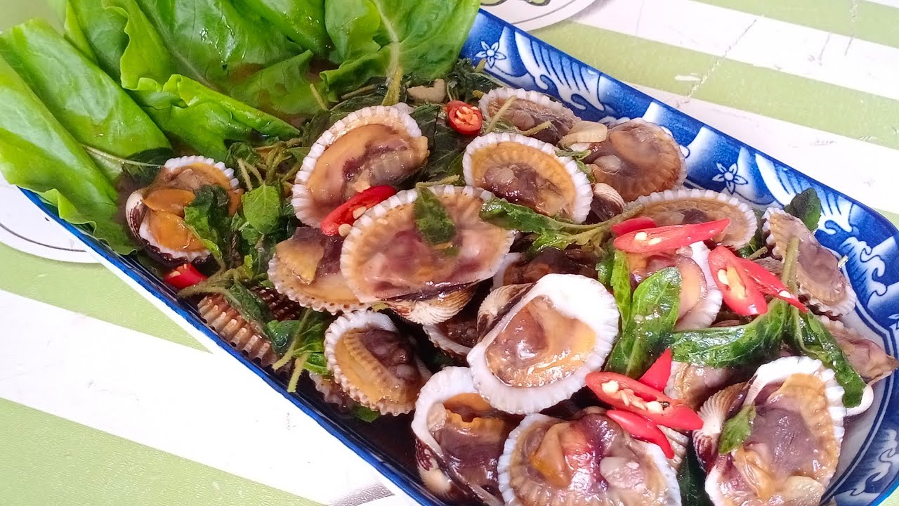 ឆារងាវអំពិលទុំ/Fry sea shells by chay saorath - YouTube