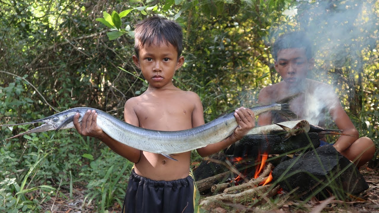 Wilderness Food - Survival Cooking Longest Sea Fish on a Rock in the ...