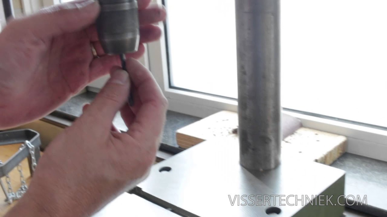 Hoe moet je een boortje verwisselen - YouTube