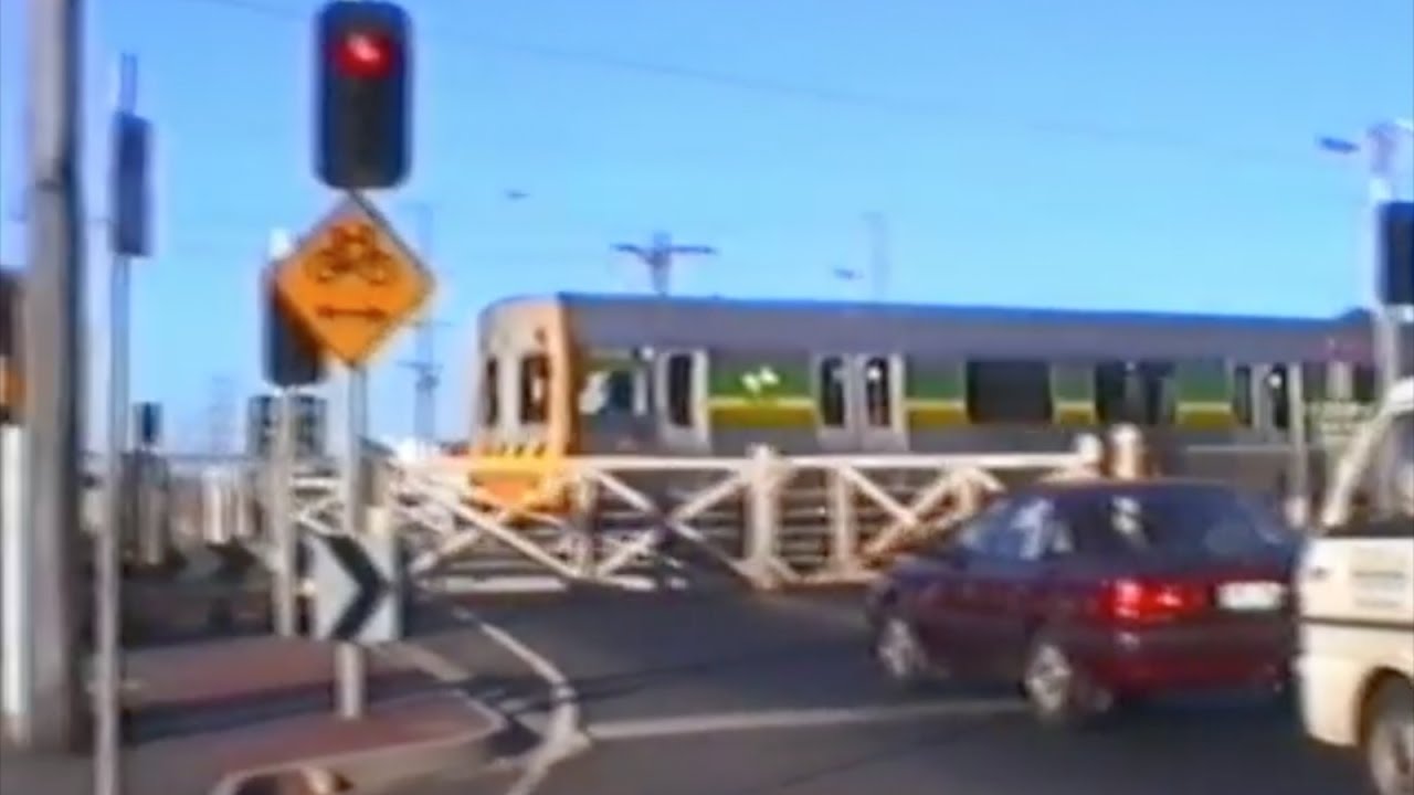 Upfield Line Melbourne 1994 - YouTube