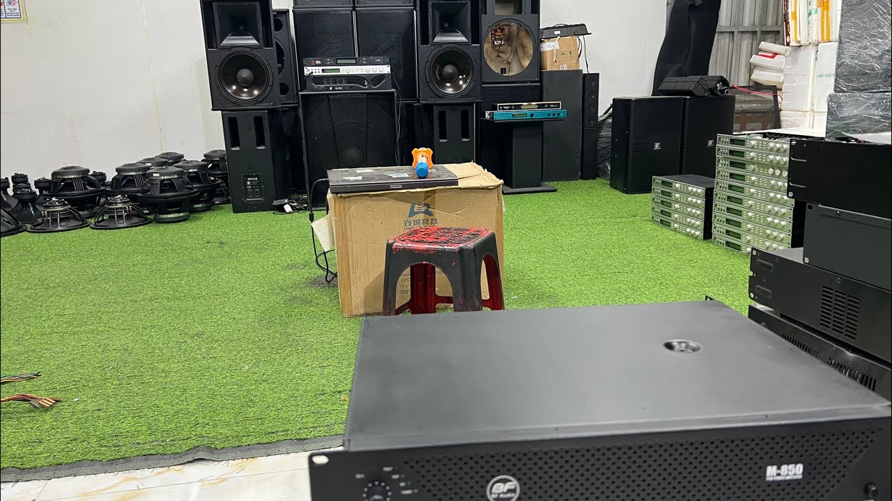 Cùng quê cách nhau có đoạn đường mà nó cũng bày trò bom hàng mới cay ...