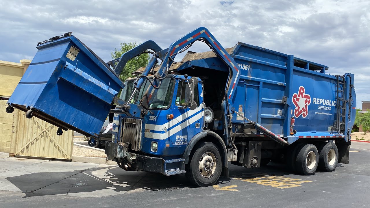 Republic Services Hercules Front Loader Garbage Truck on Recycling ...