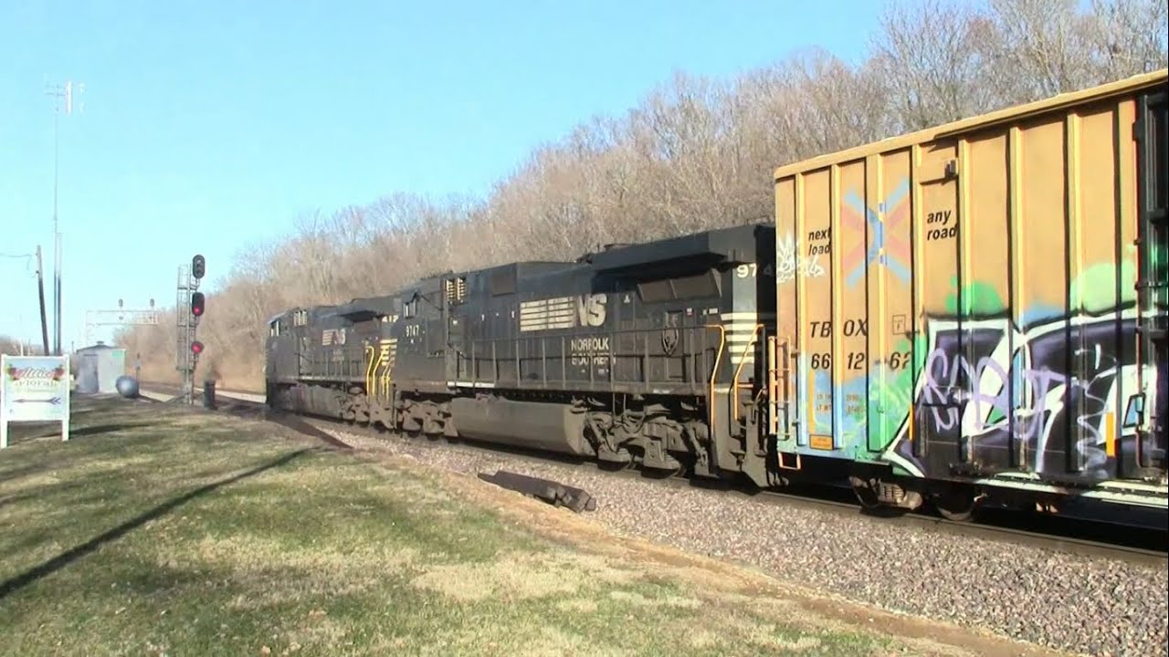 NS 32N w/ NS 4125 and NS 9747 Knocking Down the Attica Signal in Attica, Indiana - YouTube