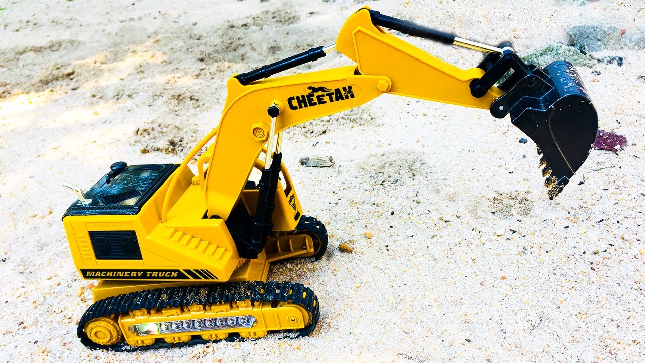 rc excavator at work - YouTube