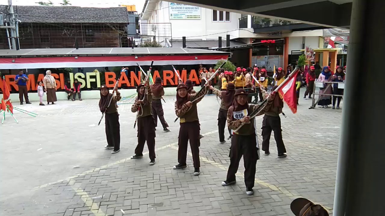 Lomba Yel-yel Pramuka SMPN dlm HUT SMK ISFI Banjarmasin - YouTube